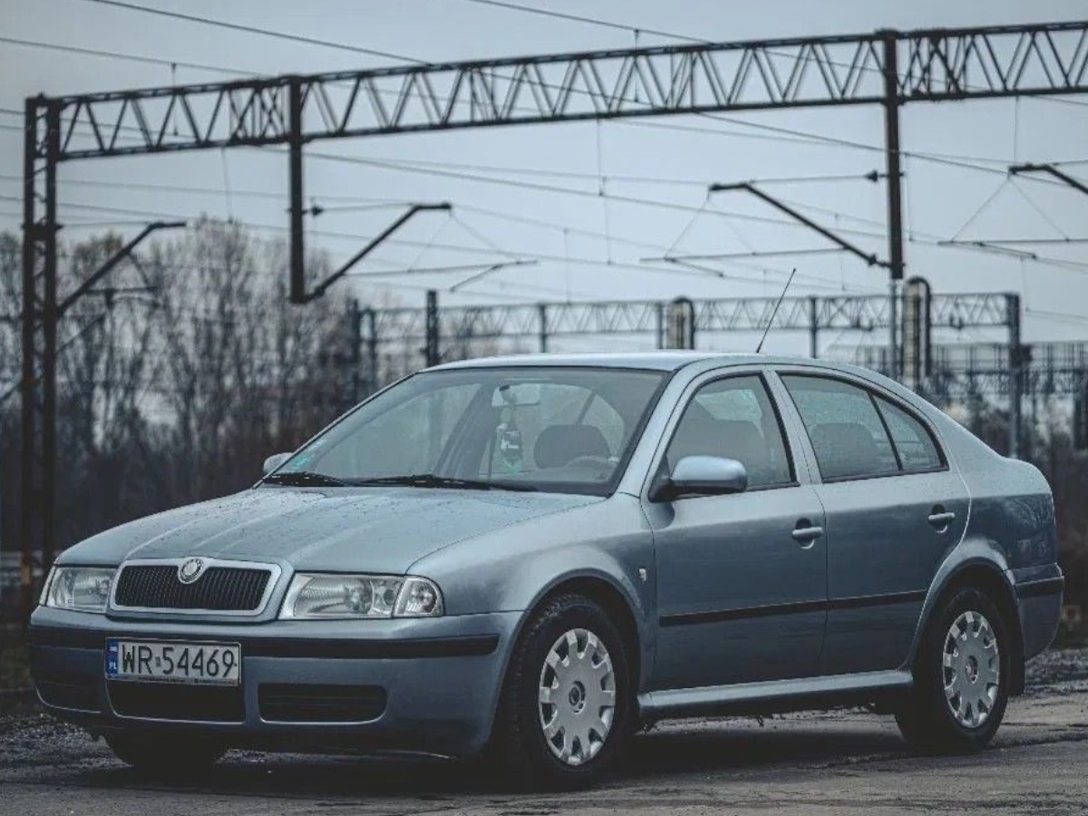 Які білед лінзи встановити в фари автомобіля Skoda Octavia Tour ...